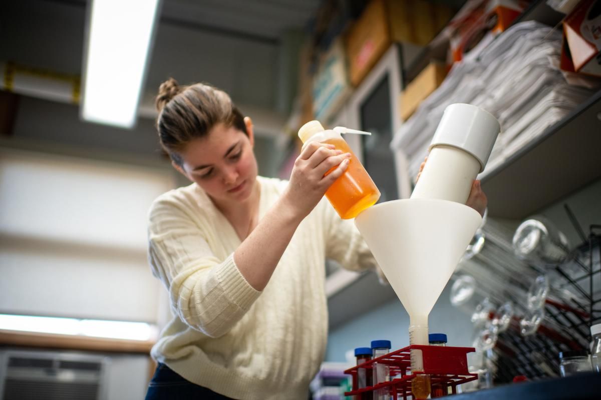 2023: Emma Gallagher '23: Ecosystems and aquaculture | UMass Dartmouth ...
